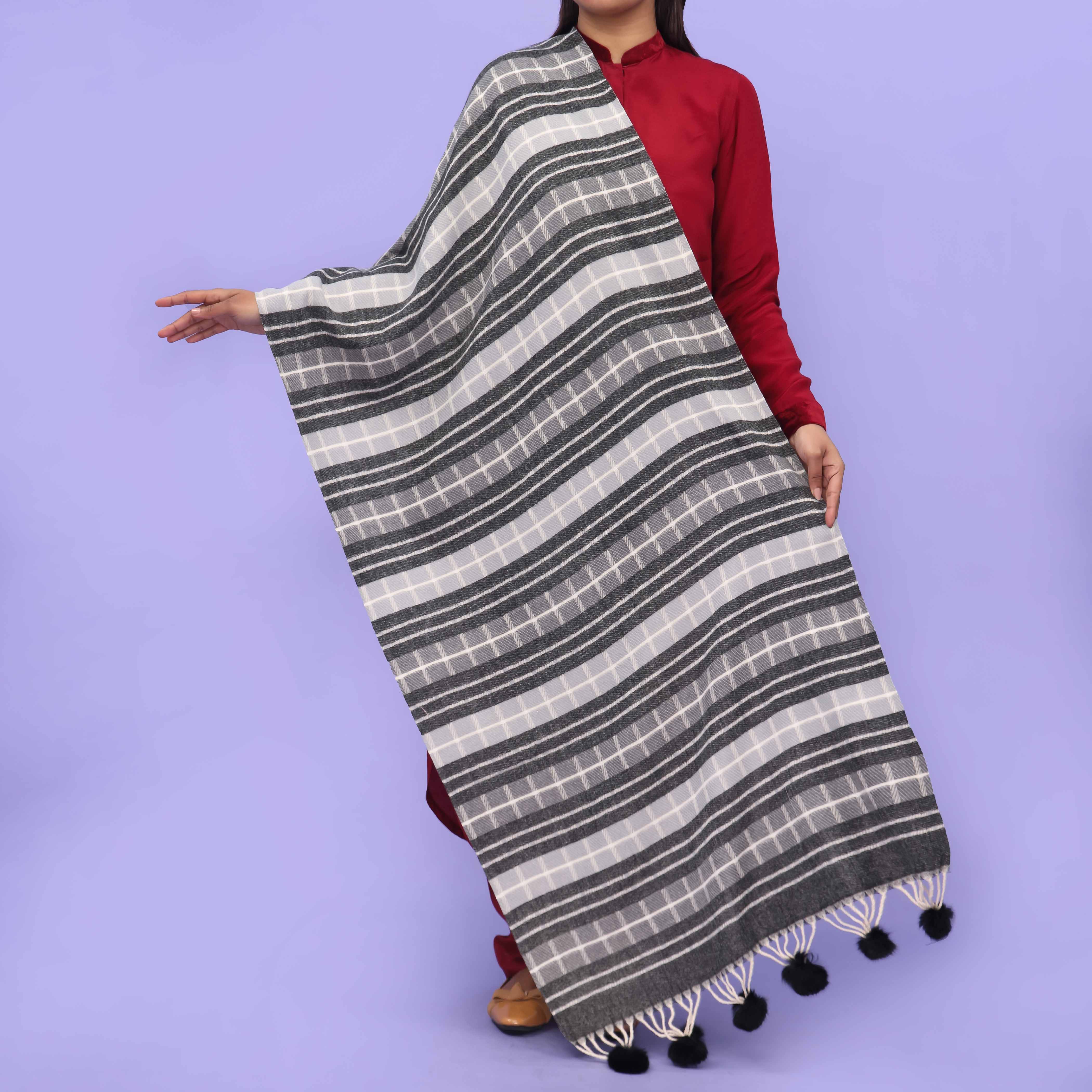 Black Acrylic Winter Stole PN4265 – Stylo